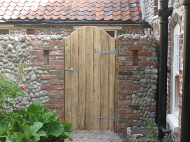 Gate and wall - Miles Garden Design, Norfolk